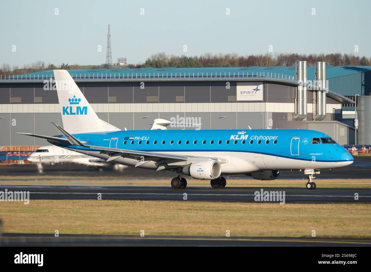 KLM Cityhopper Embraer ERJ-175 airliner ( PH-EXJ ) during a training ...
