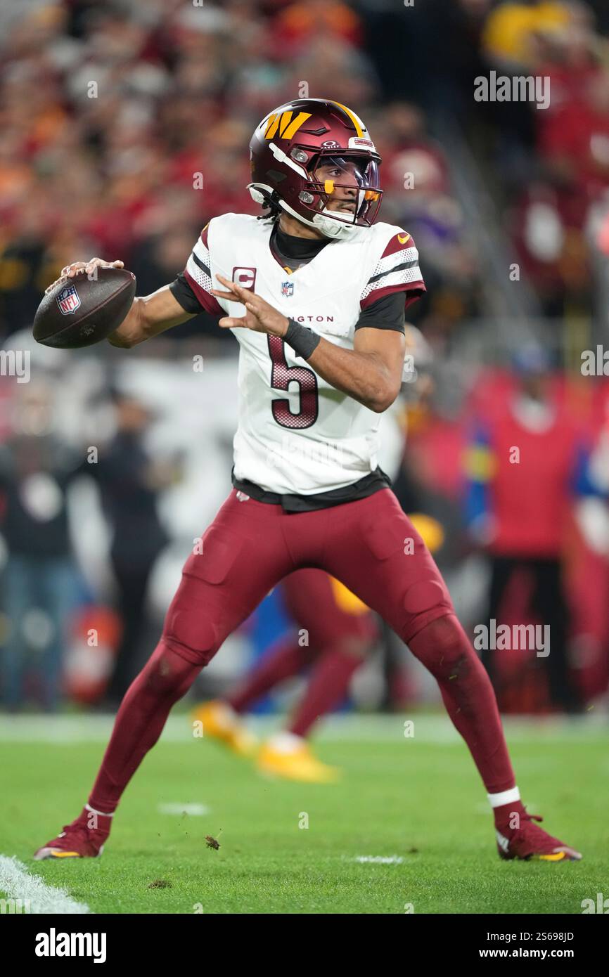 Washington Commanders quarterback Jayden Daniels (5) looks for an open ...