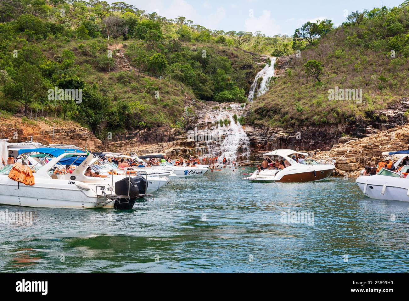 Boats floating and people swimming near Cachoeira Lagoa Azul, Furnas ...