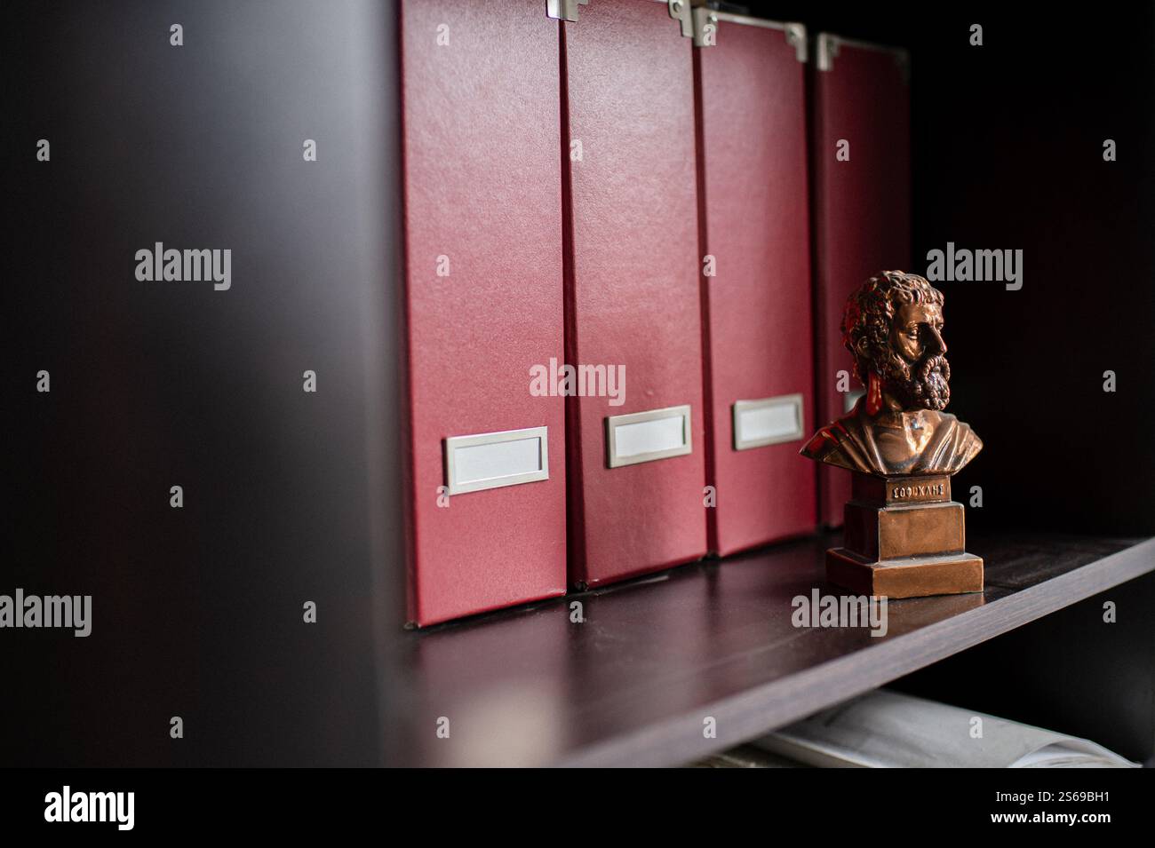 Antique clocks hi-res stock photography and images - Alamy