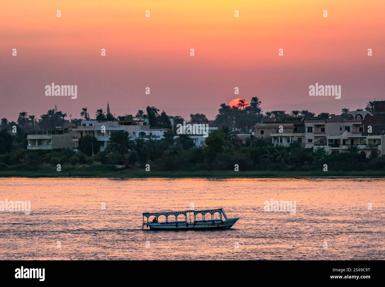 Colourful sunset over the Nile River, with river boat silhouette, Luxor ...