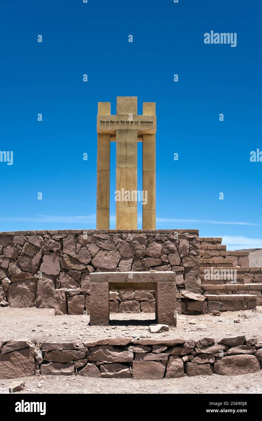 A Christian cross memorializes natives who fought the Spanish at Pukara ...