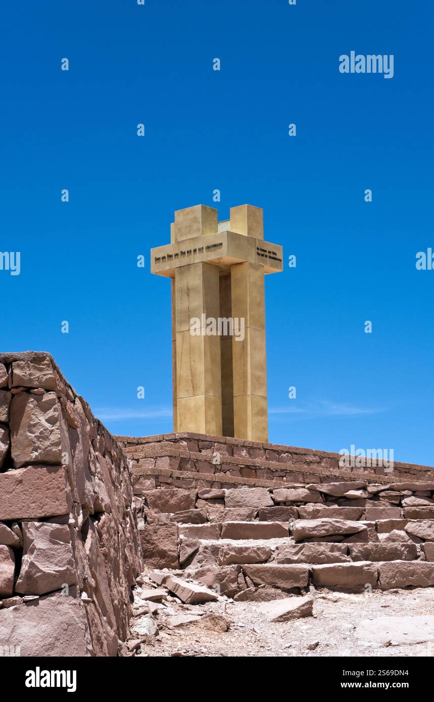 A Christian cross memorializes natives who fought the Spanish at Pukara ...