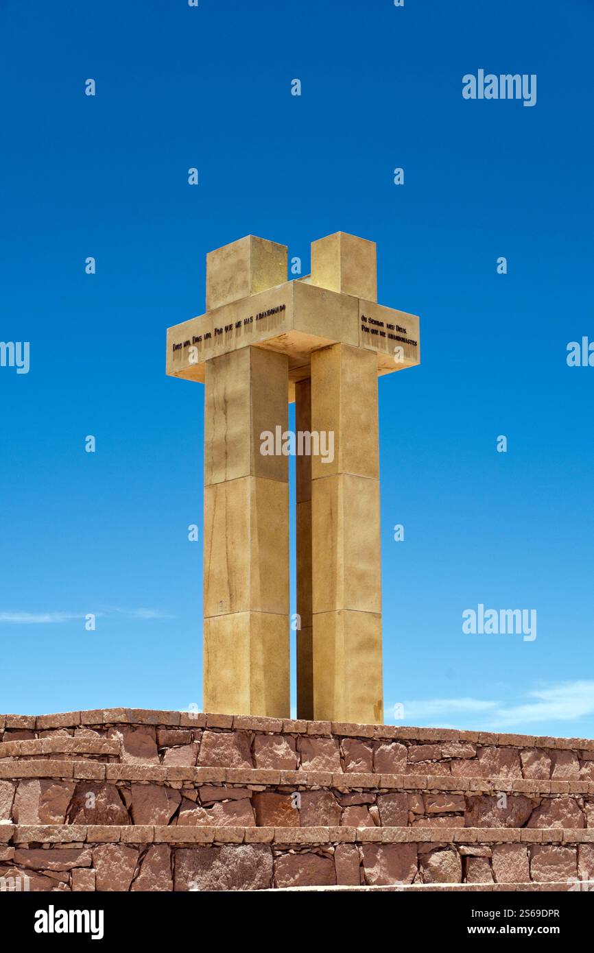 A Christian cross memorializes natives who fought the Spanish at Pukara ...