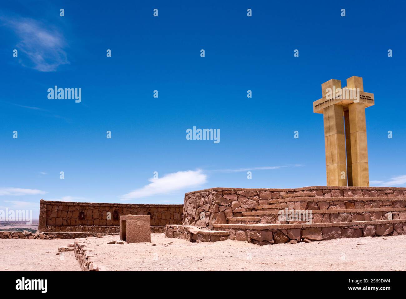 A Christian cross memorializes natives who fought the Spanish at Pukara ...