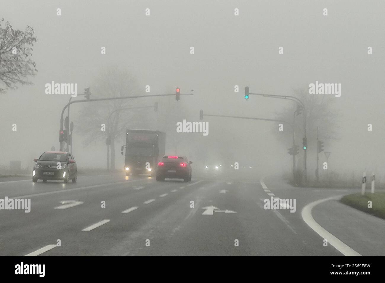 Bonn Themenfoto: Wetter, Strasse, Nebel, Verkehr, 15.01.2025 Starker ...