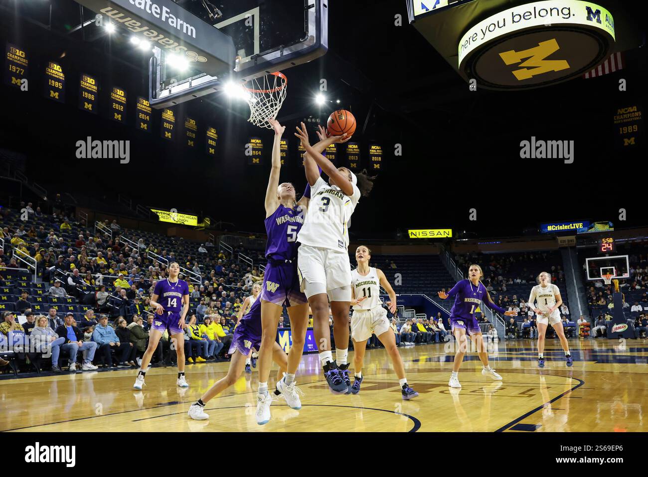 ANN ARBOR, MI - JANUARY 15: Michigan Wolverines guard Mila Holloway (3 ...