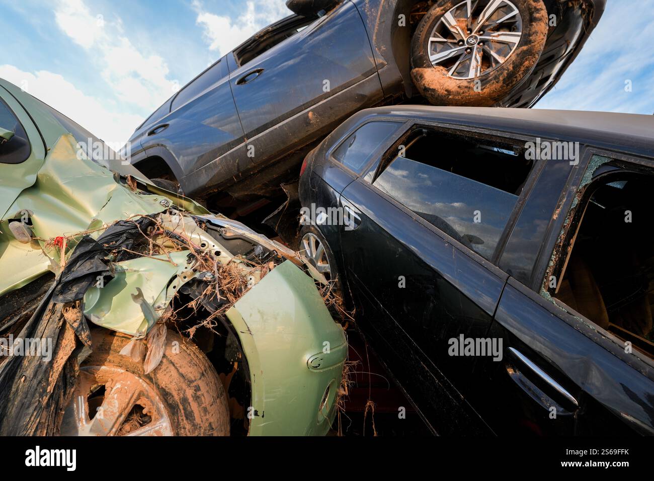 DANA flooding swept towns in Valencian community and left cars ...