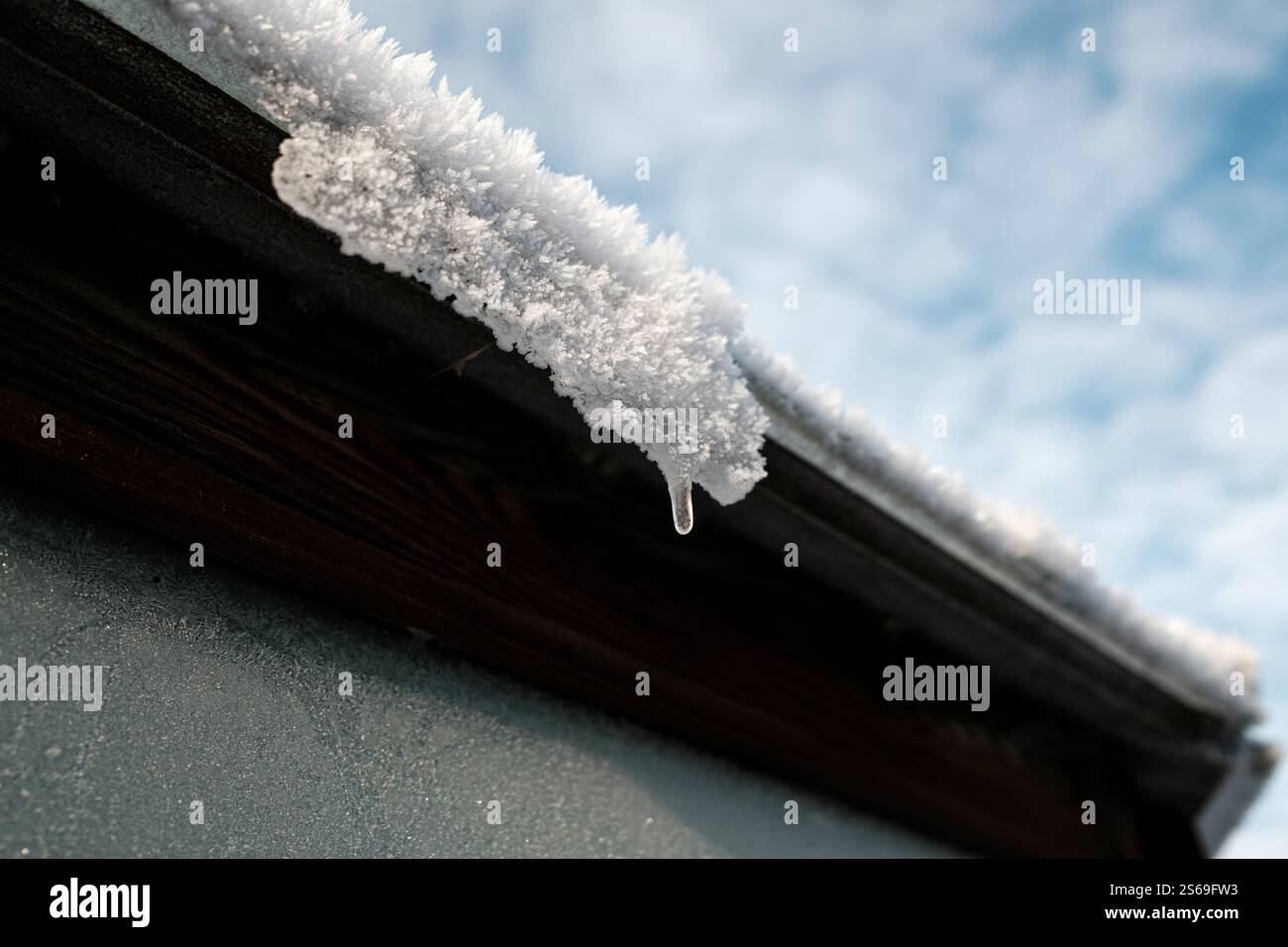 Rooftop ice hazard hi-res stock photography and images - Alamy