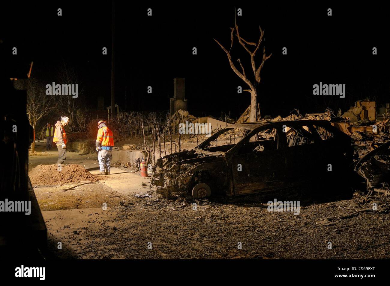 SoCalGas workers dig a trench to secure natural gas infrastructure of ...