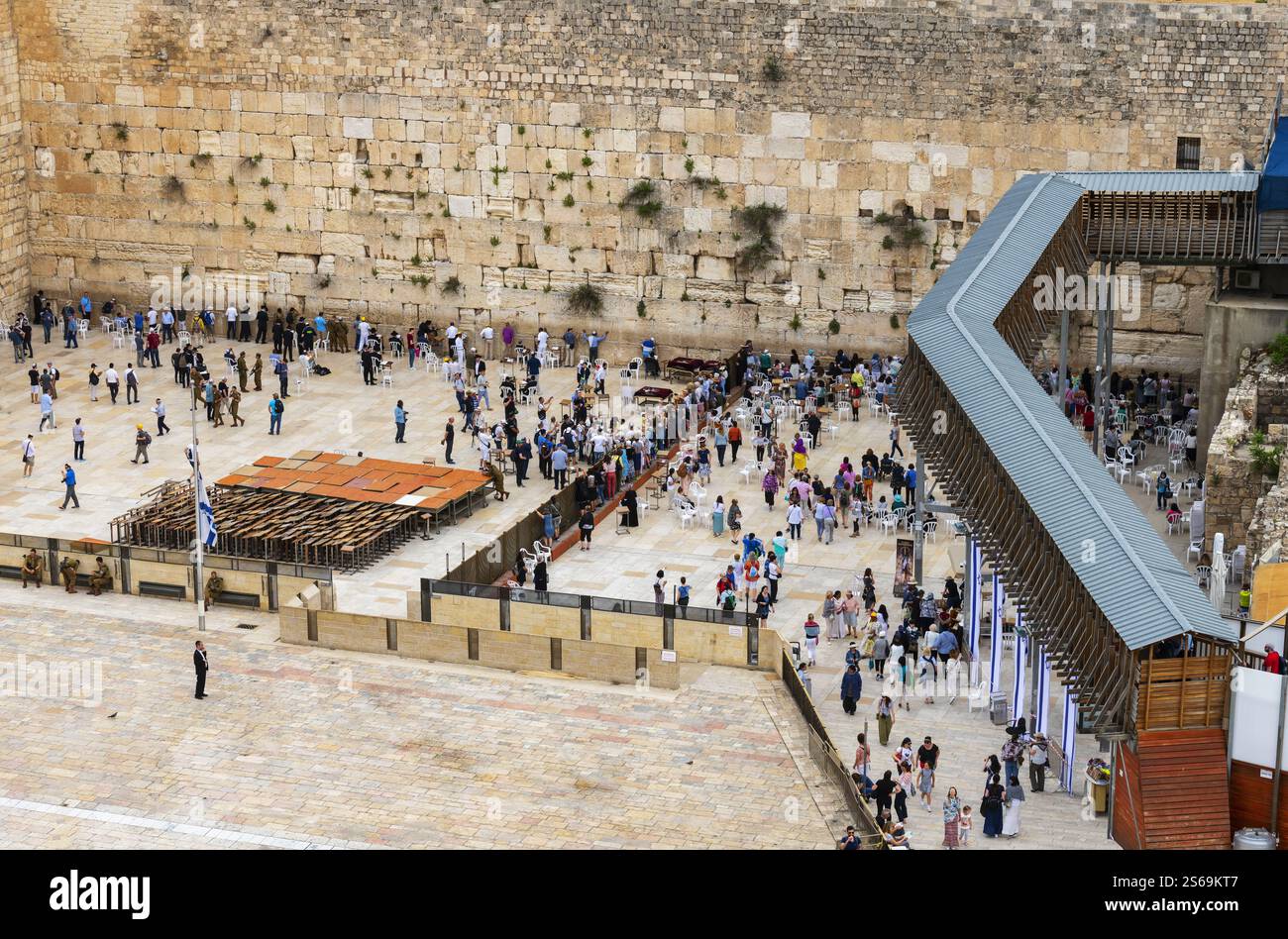 The Jews pray at the Western Wall in Jerusalem Stock Photo - Alamy