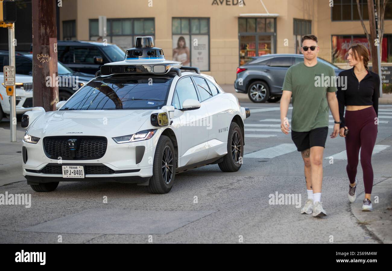 Waymo self-driving car navigates around pedestrians in downtown Austin ...