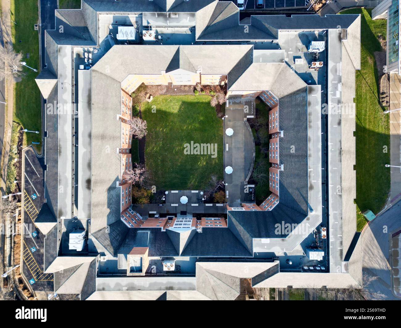 Building top ac hi-res stock photography and images - Alamy
