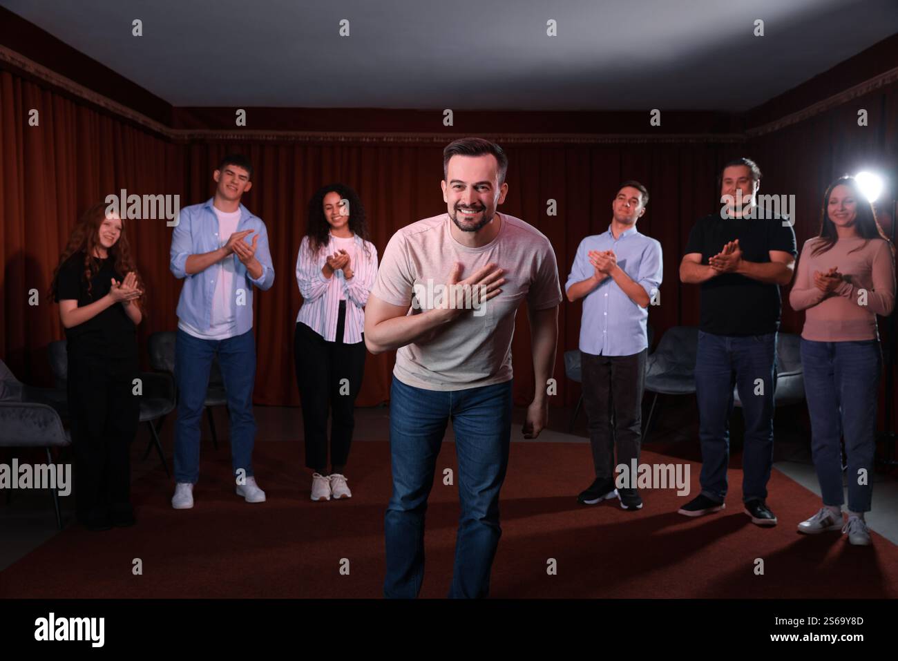 Professional actors bowing on stage in theatre Stock Photo - Alamy