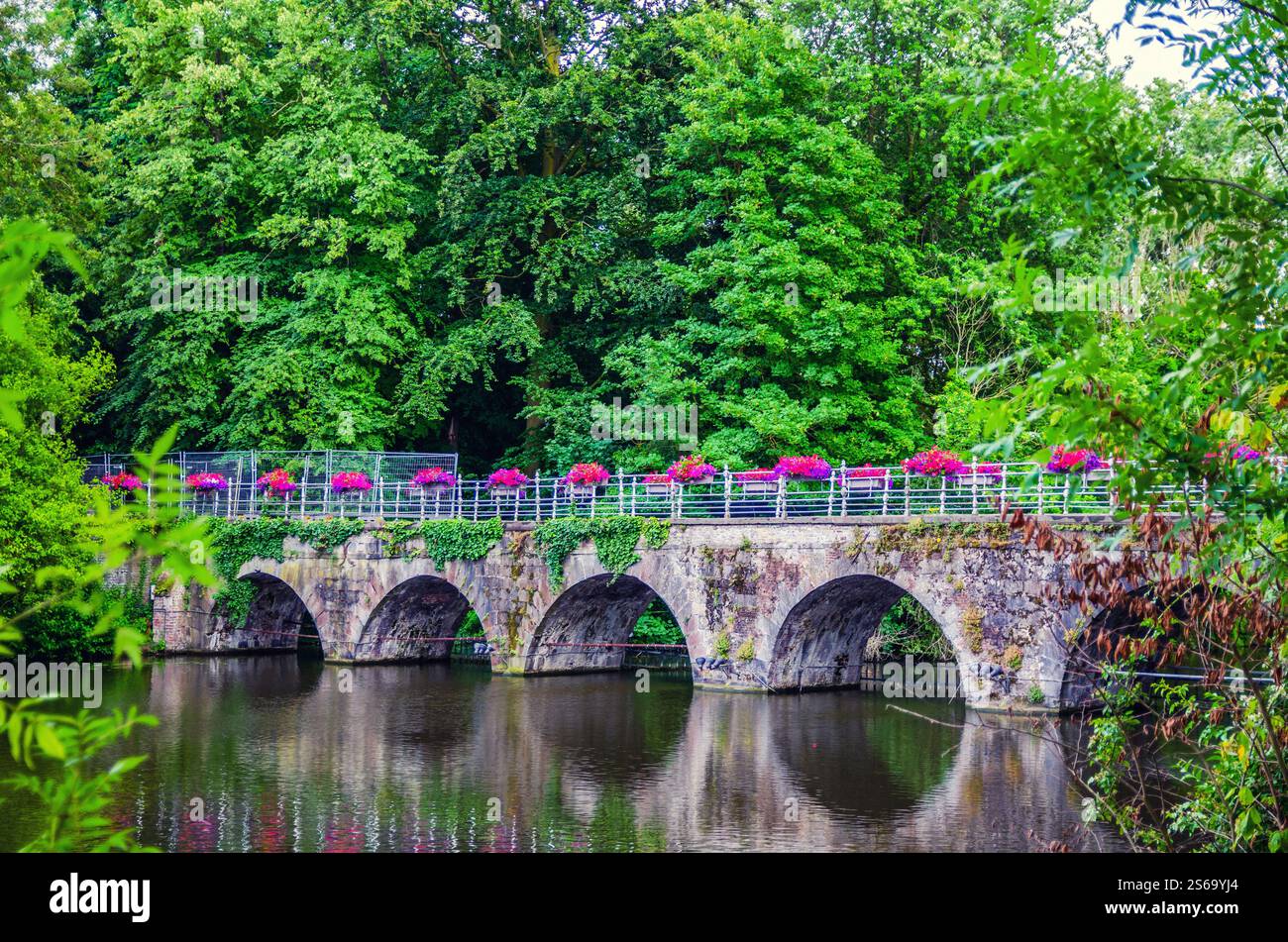 Lovers' Bridge Minnewaterbrug stone arch bridge across Minnewater Lake ...