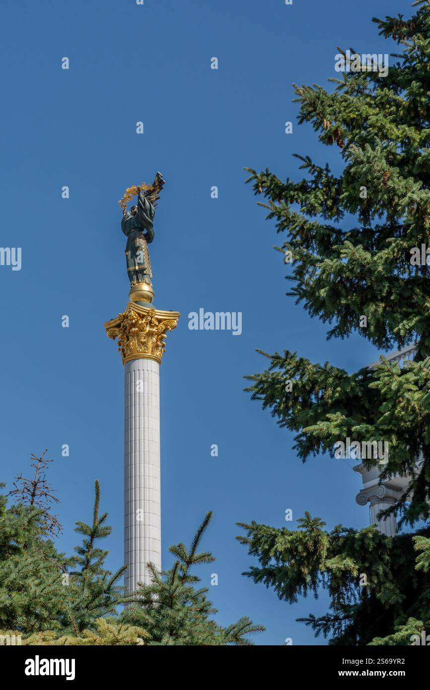 Statue of Berehynia on pillar in Maidan Independence Square, Kyiv ...