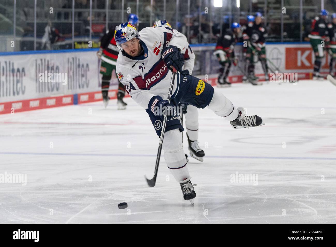 Jonathan Blum (EHC Red Bull Muenchen, #24) beim Warmup. GER, Augsburger ...