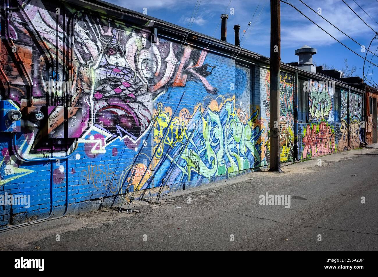 Murals and Graffiti in back alley Stock Photo - Alamy