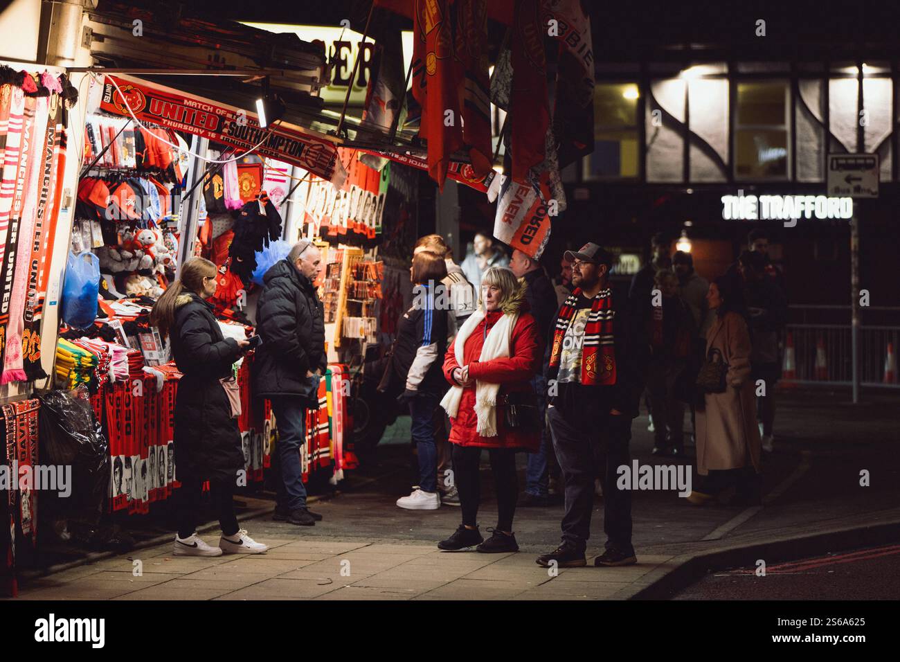 Manchester, UK. 16th Jan, 2025. Manchester United browsing a street ...