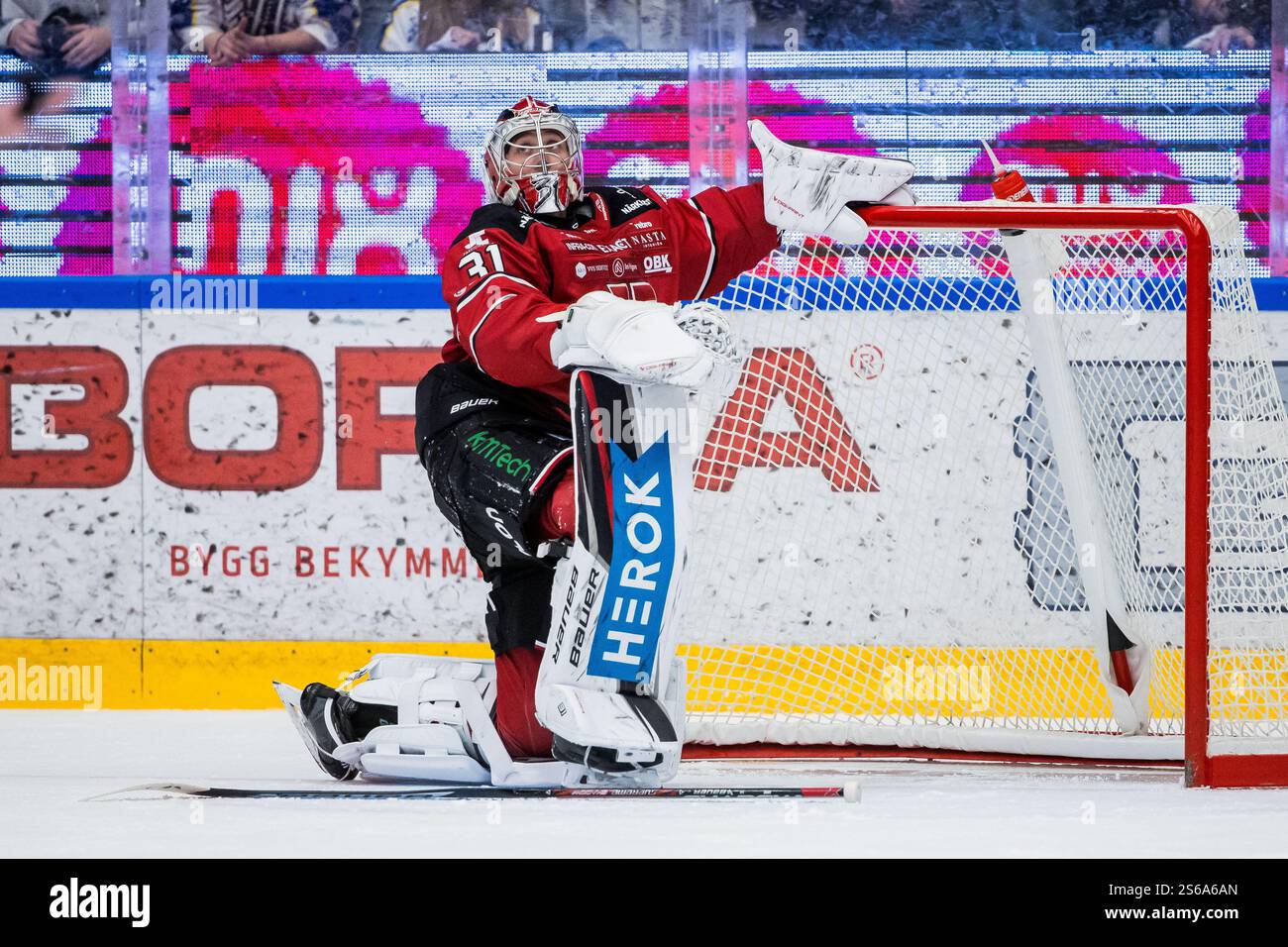 Leksand, Sverige. 16th Jan, 2025. 250116 Örebros målvakt Jonas Arntzen deppar under ...