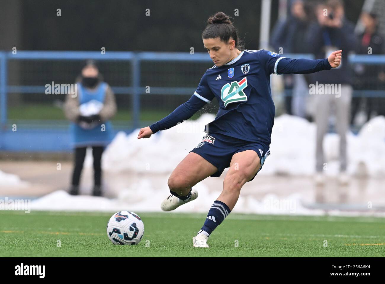Roubaix, France. 15th Jan, 2025. Mathilde Bourdieu (9) of Paris FC ...