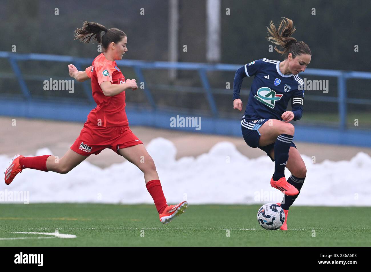 Roubaix, France. 15th Jan, 2025. Lucie Dive Levent (10) of Roubaix ...