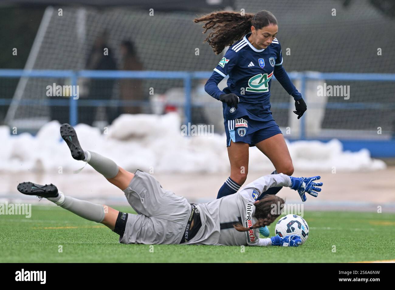 goalkeeper Anais Elie (1) of Roubaix fighting for the ball with Kessya ...