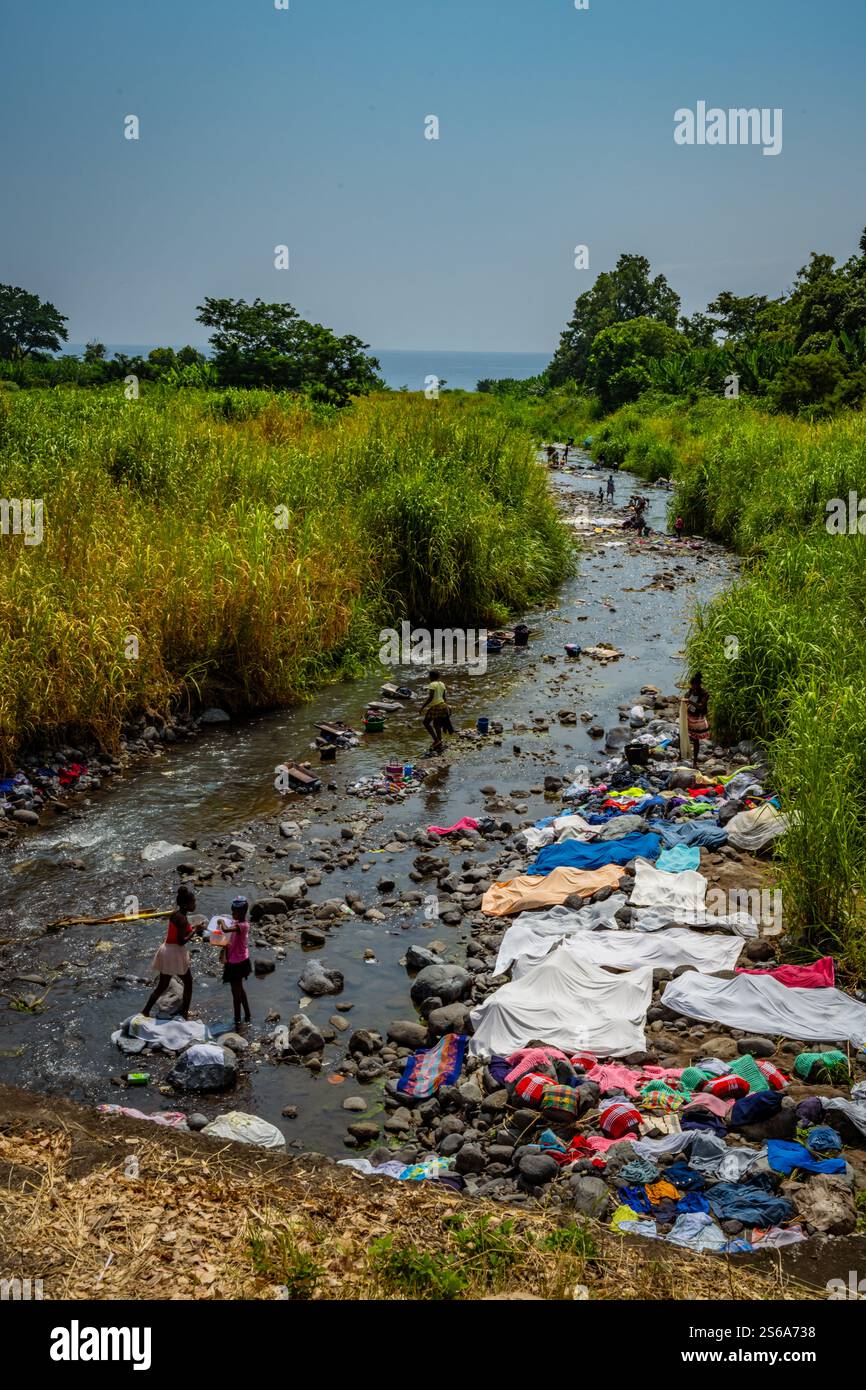 Women washing clothes in a river in Africa Stock Photo - Alamy