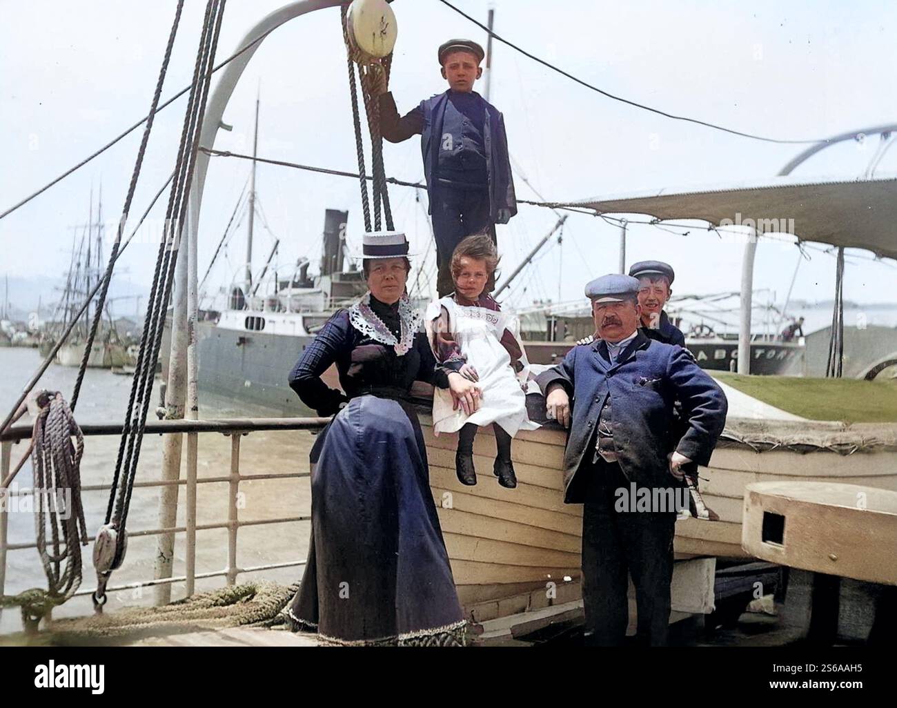 Family at Liverpool Docks England Uk 1910 Stock Photo - Alamy