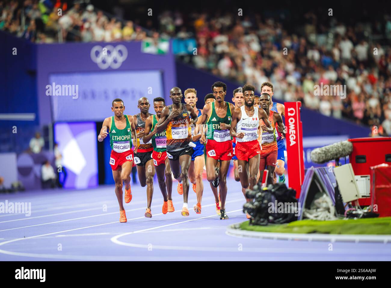 Yomif Kejelcha participating in the 10.000 meters at the Paris 2024 ...
