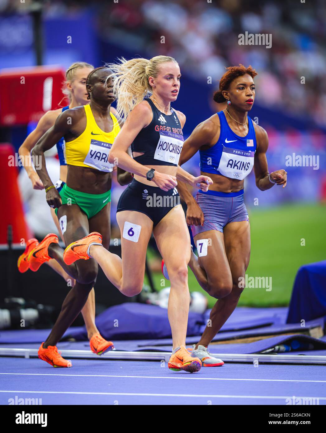 Keely Hodgkinson participating in the 800 meters at the Paris 2024 ...