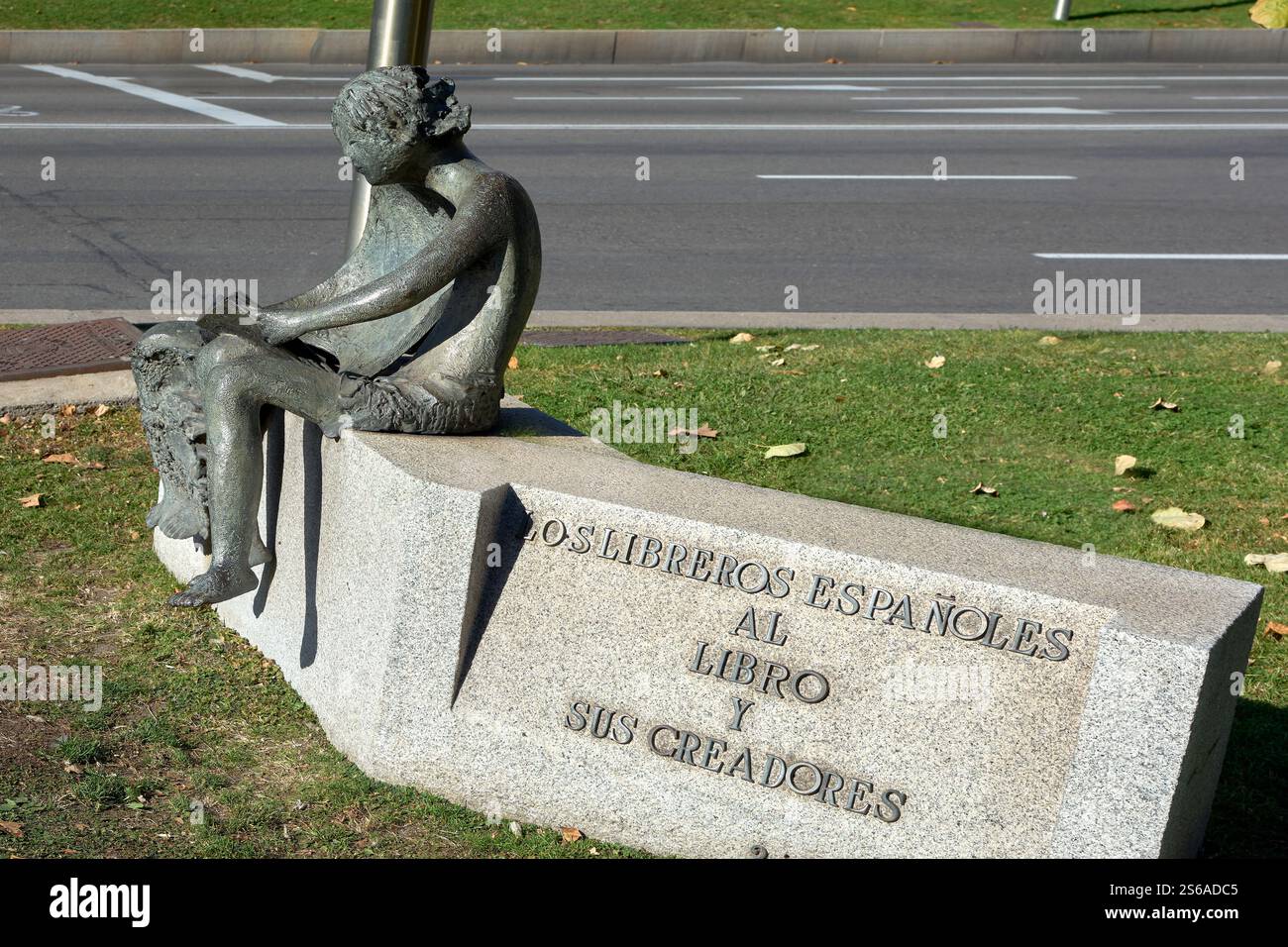 Madrid. Spain - January 16, 2025: Bronze statue of a bookseller sitting ...