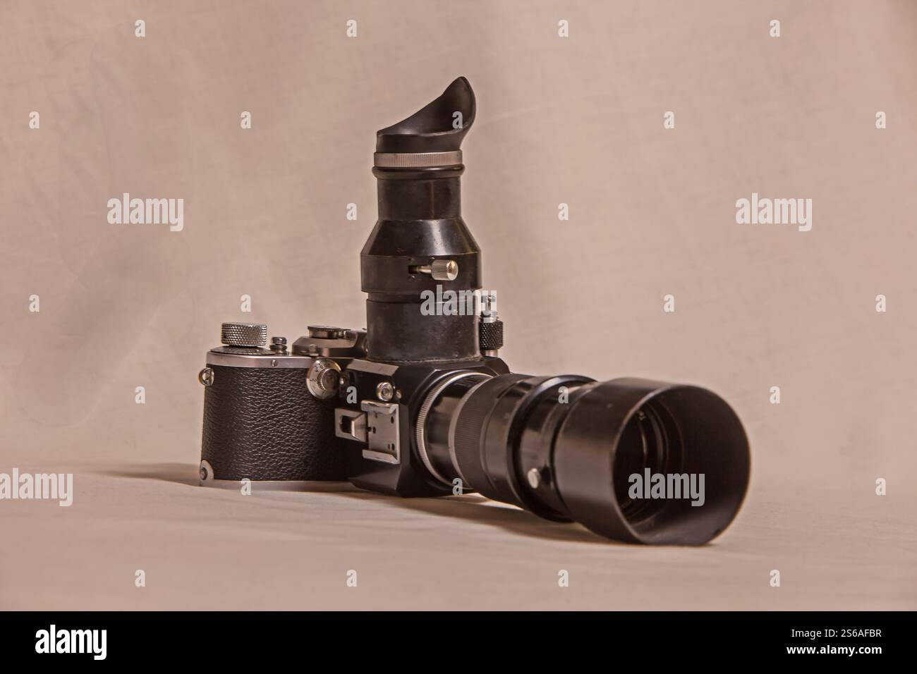 Vintage Camera with telephoto lens 16200 Stock Photo - Alamy