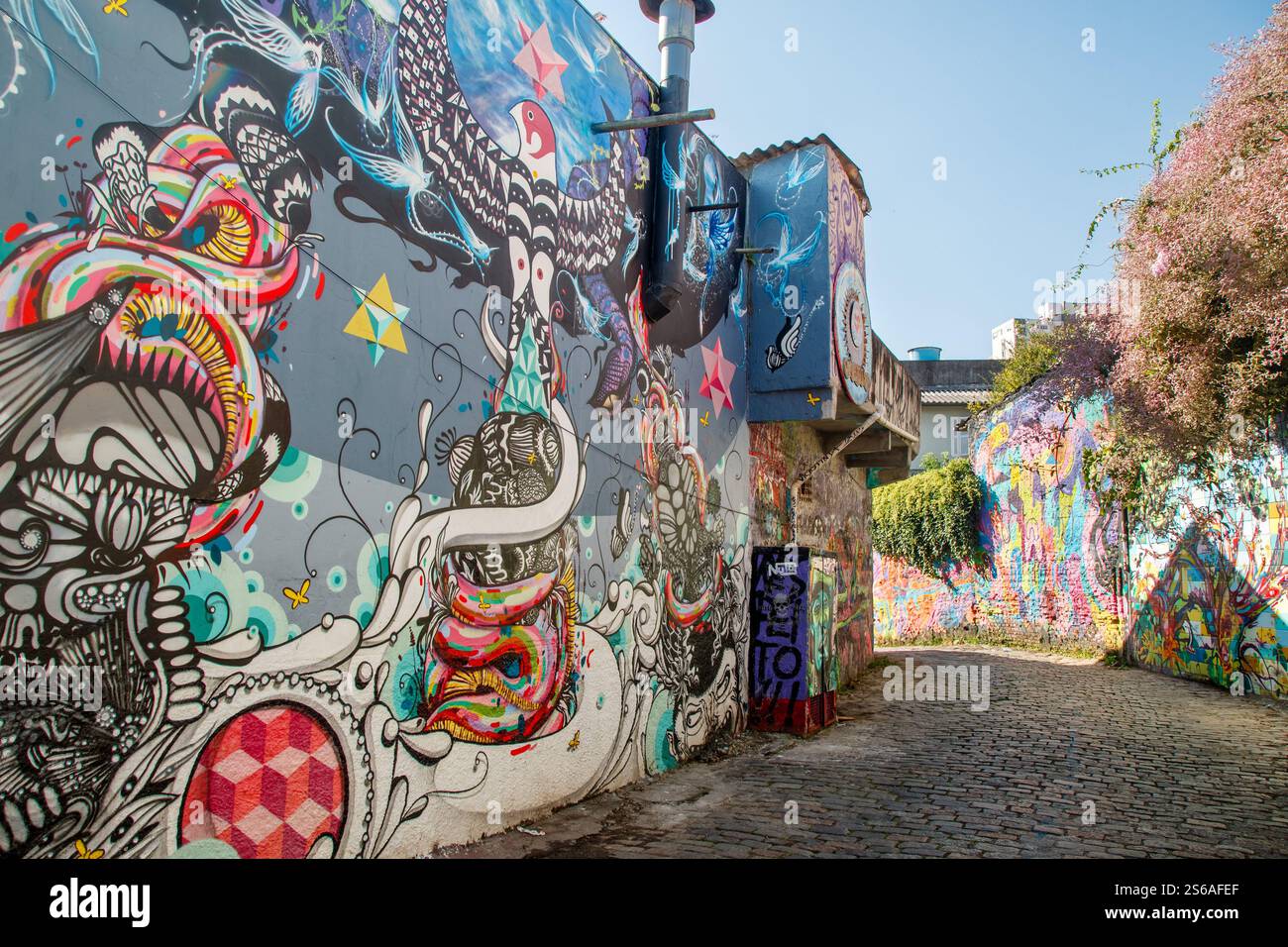The Beco do Batman (Batman Alley) famous alley in Vila Madalena ...