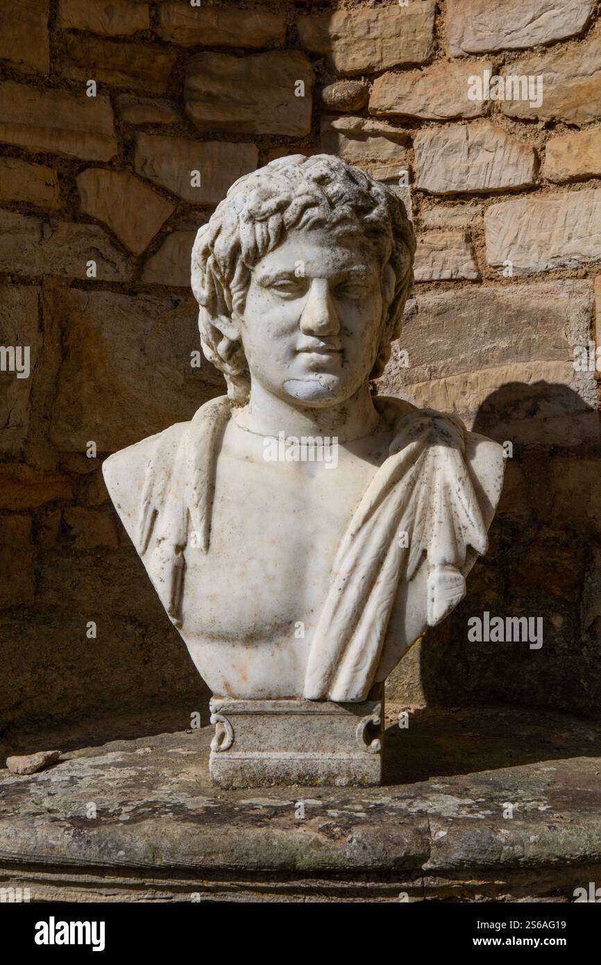 Kent, UK - September 16th 2024: Sculpture in the beautiful Italian ...