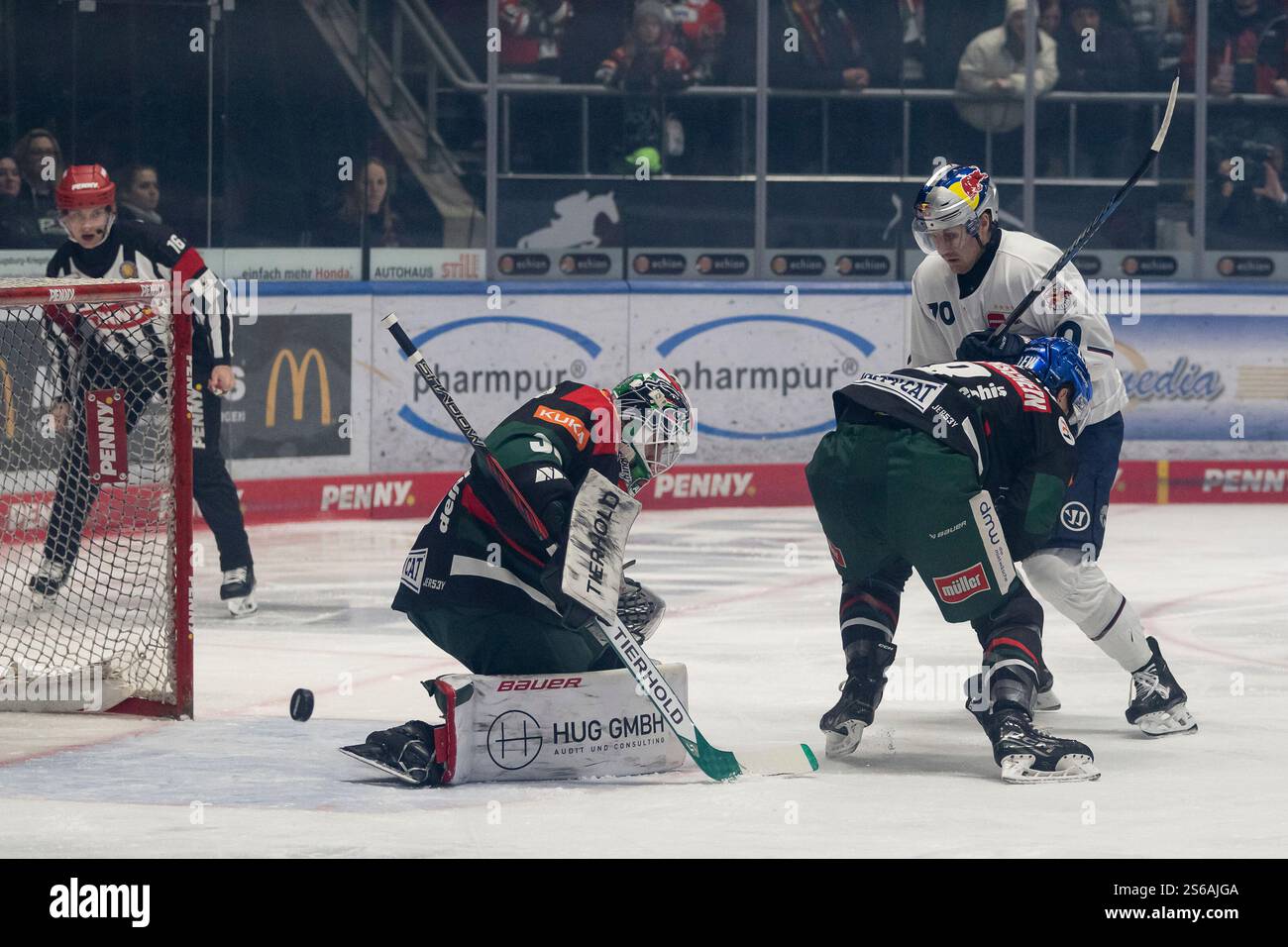 Augsburg, Deutschland. 16th Jan, 2025. Maximilian Daubner (EHC Red Bull ...