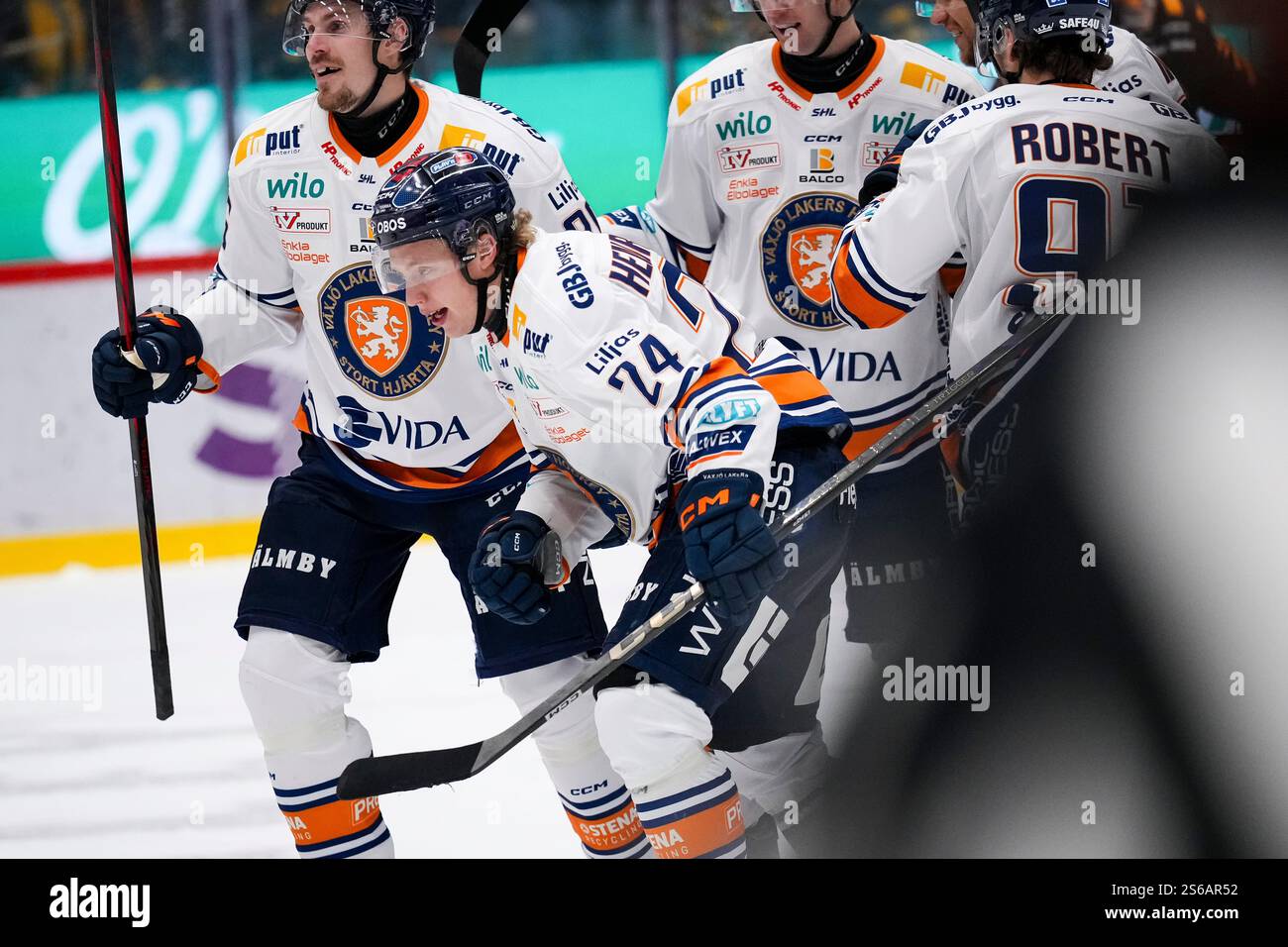 250116 Växjös Karl Henriksson jublar efter 1-1 under ishockeymatchen i ...