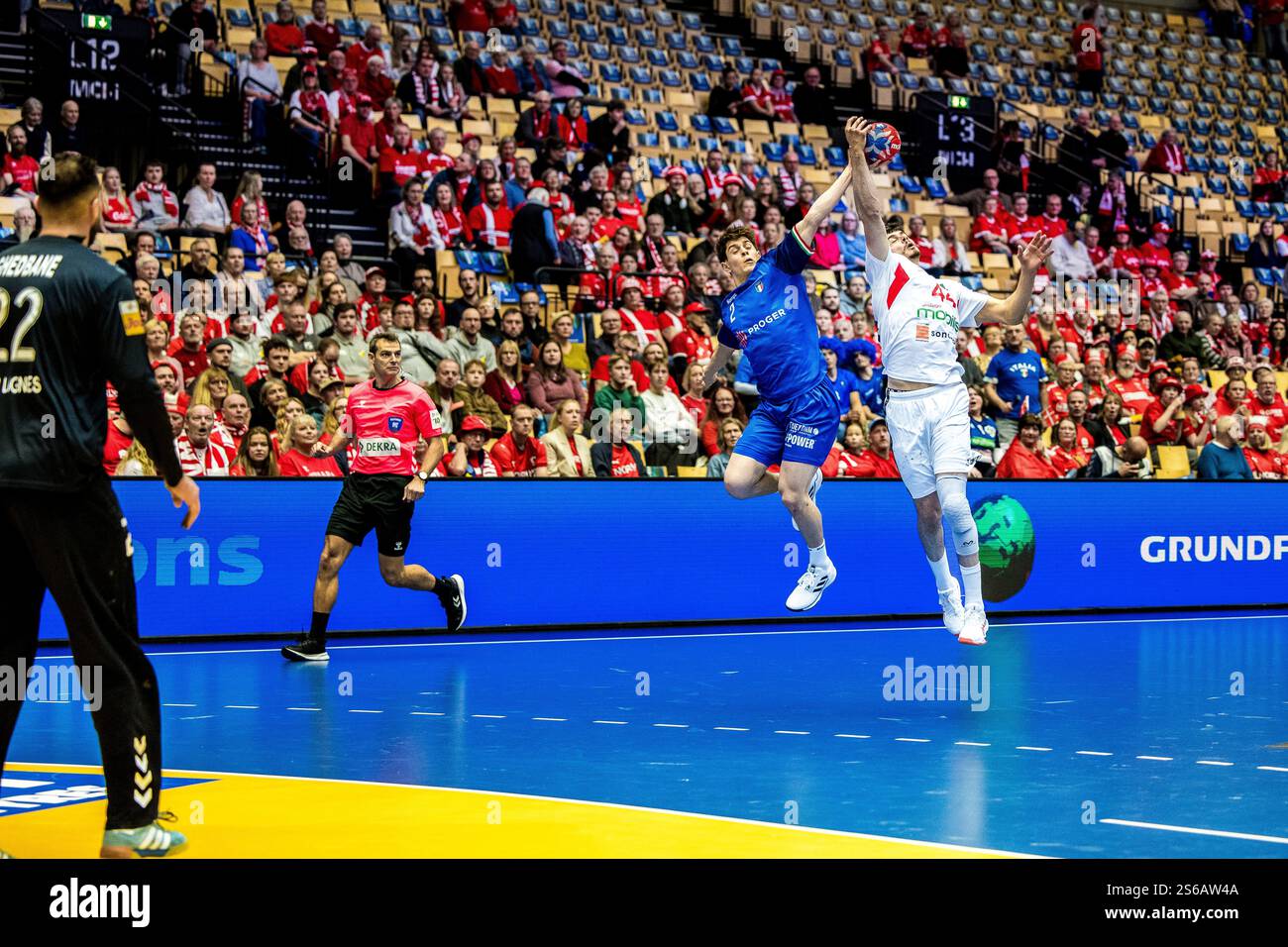Herning, Denmark. 16th Jan, 2025. Leo Prantner (2) of Italy and ...