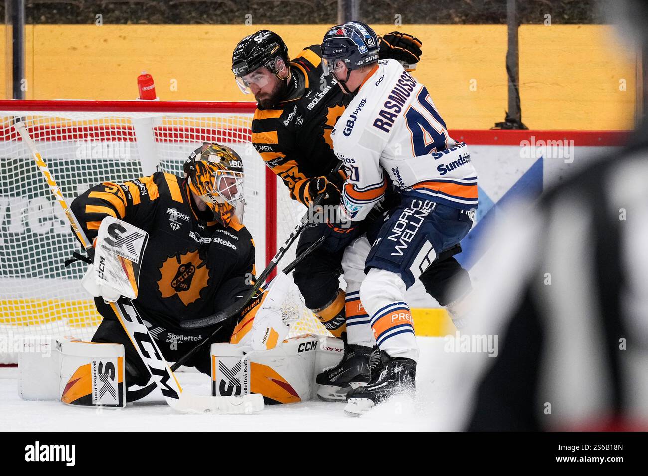 250116 Skellefteås målvakt Linus Söderström och Luke Witkowski mot ...
