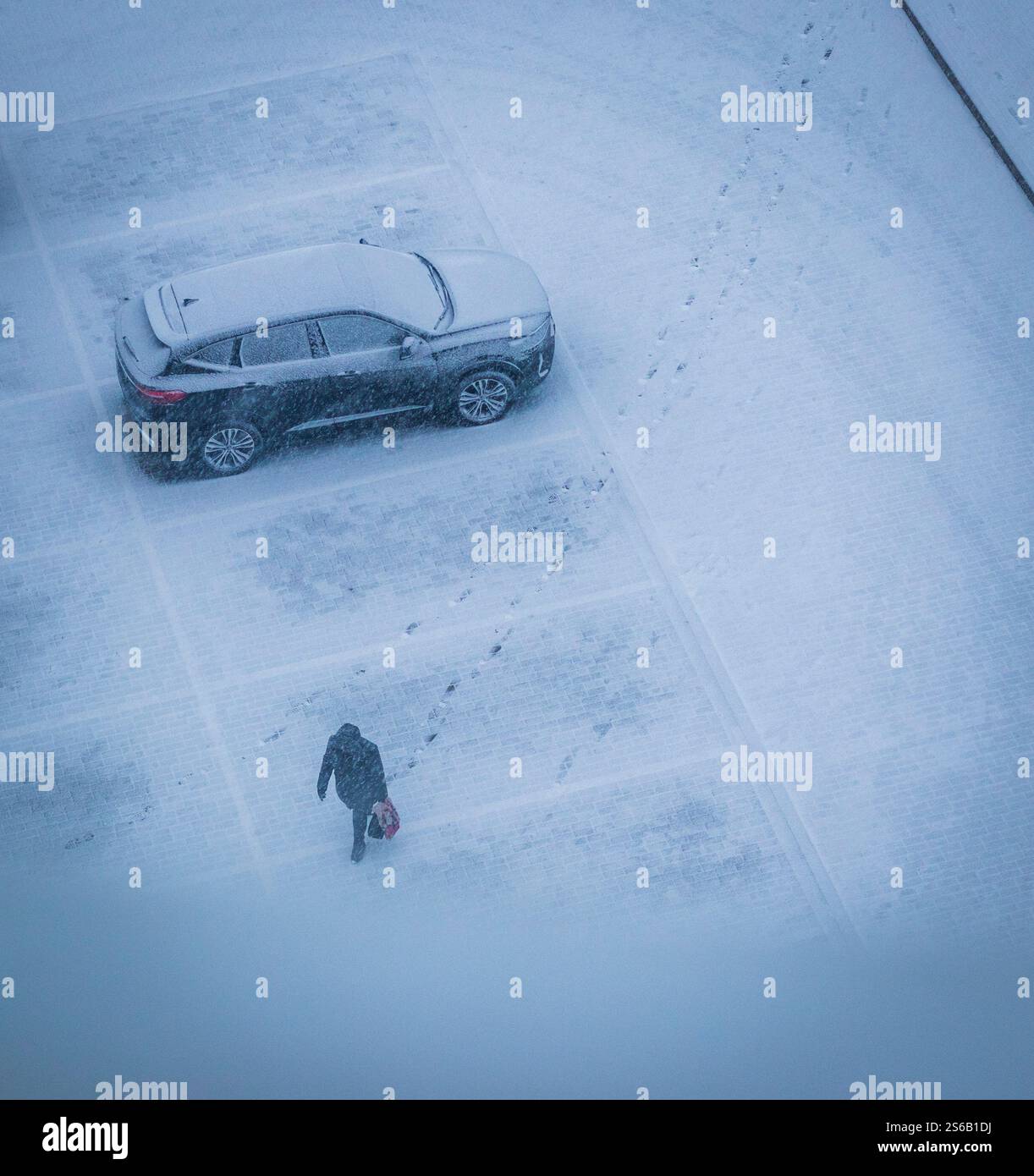 Snowfall layers hi-res stock photography and images - Alamy