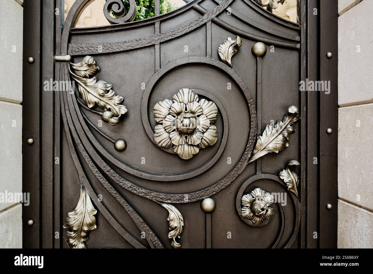 Metal door design hi-res stock photography and images - Alamy