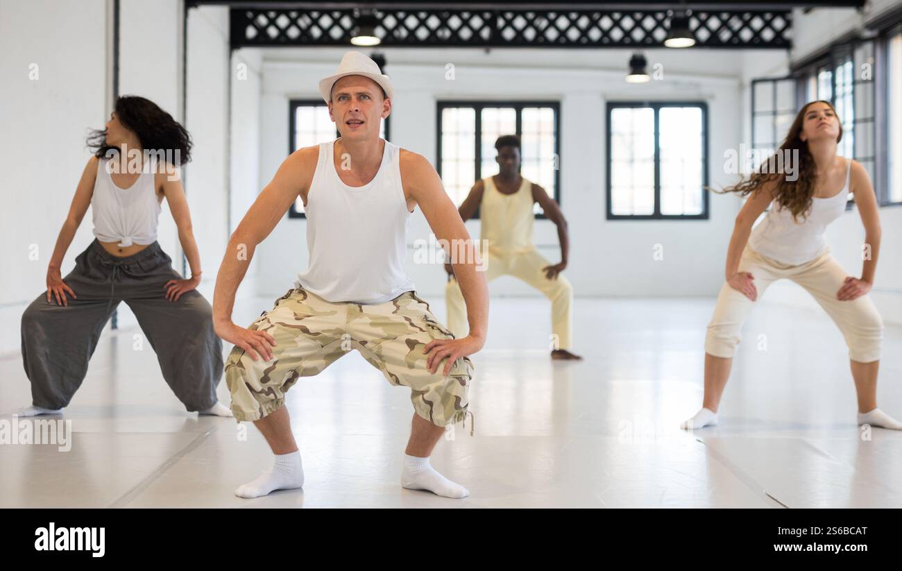 Dancers training modern dance movements Stock Photo - Alamy