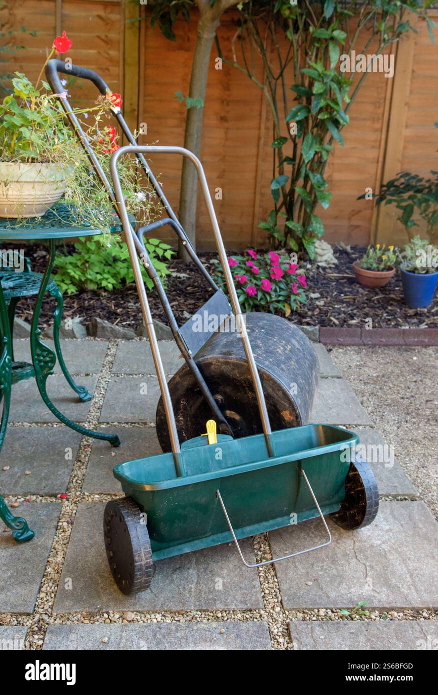 Garden Lawn roller and lawn seed drop spreader for preparing and laying ...