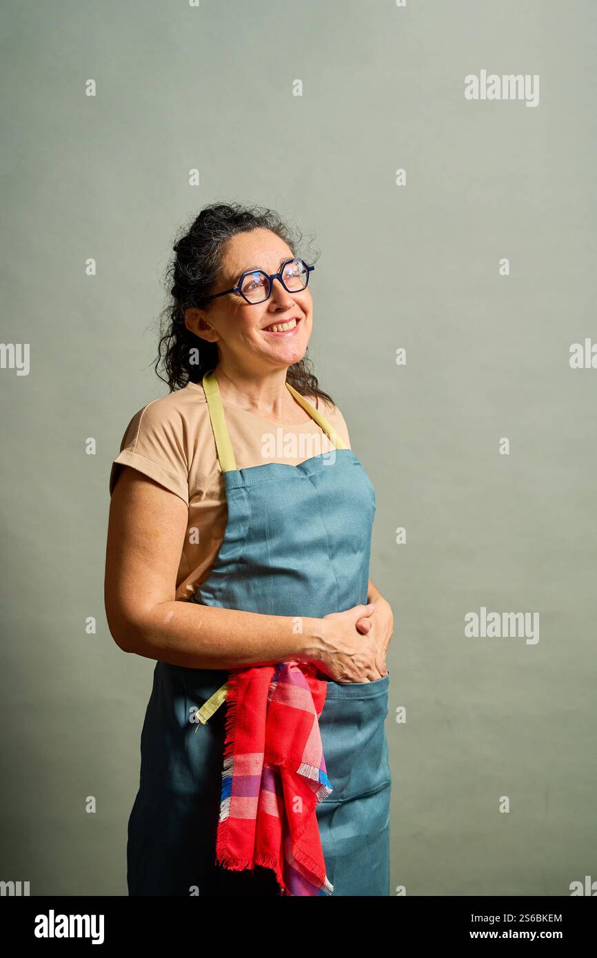 Woman wearing apron glasses hi-res stock photography and images - Alamy