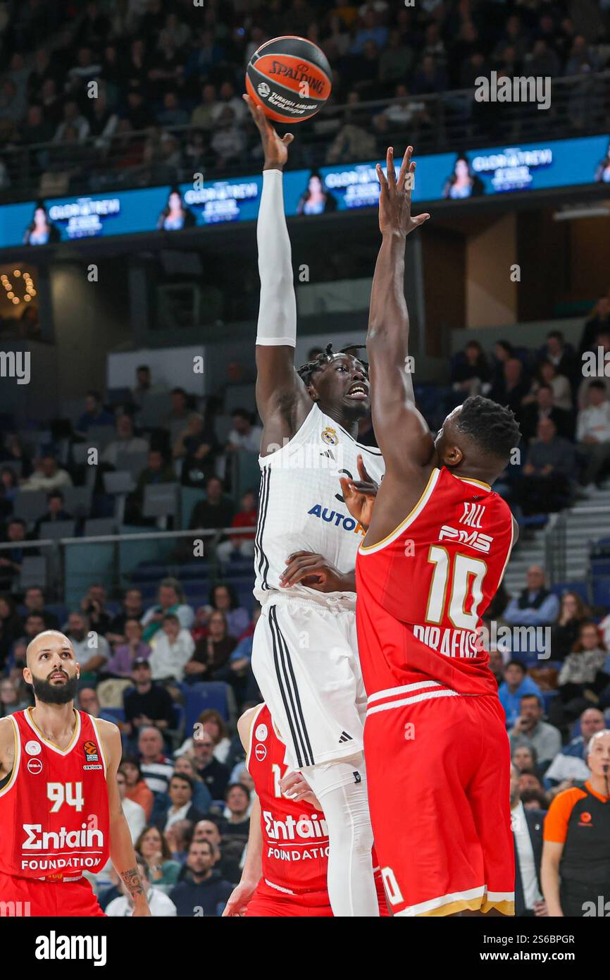 Madrid, Spain. 16th Jan, 2025. 16th January 2025; Movistar Arena; Madrid, Spain; Turkish ...