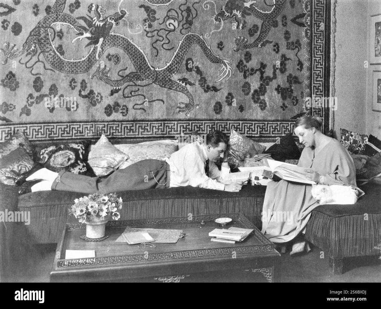 Fritz Lang und Thea von Harbou, 1923 od. 1924 crop2 Stock Photo - Alamy