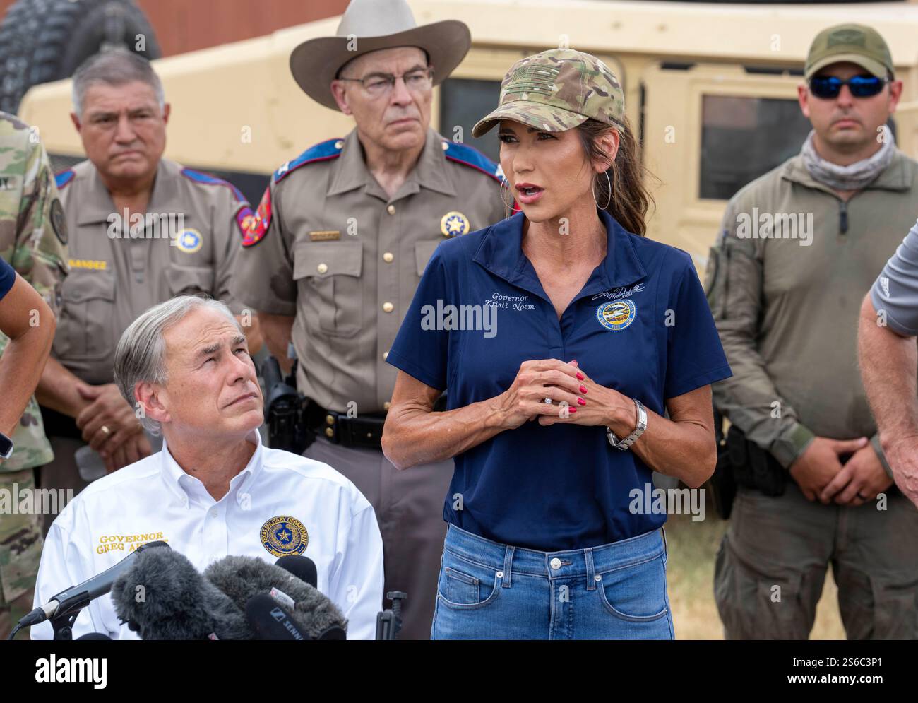 Eagle Pass, Tx, USA. 21st Aug, 2023. Governor of South Dakota KRISTI NOEM speaks to the crowd at ...