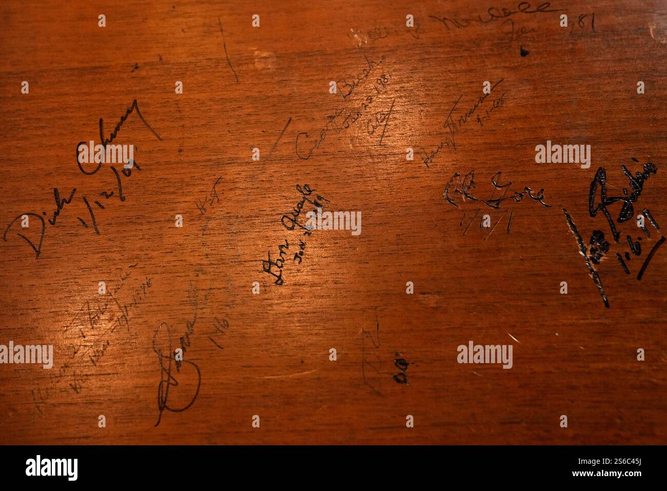 The signatures of former Vice Presidents, including Kamala Harris, Joe ...