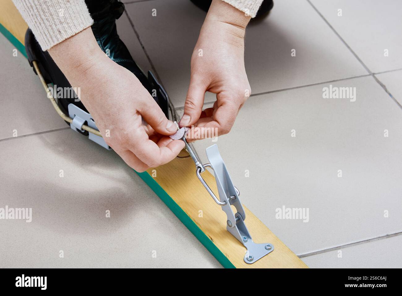 Installation and adjustment of modern semi-rigid cable bindings with ...