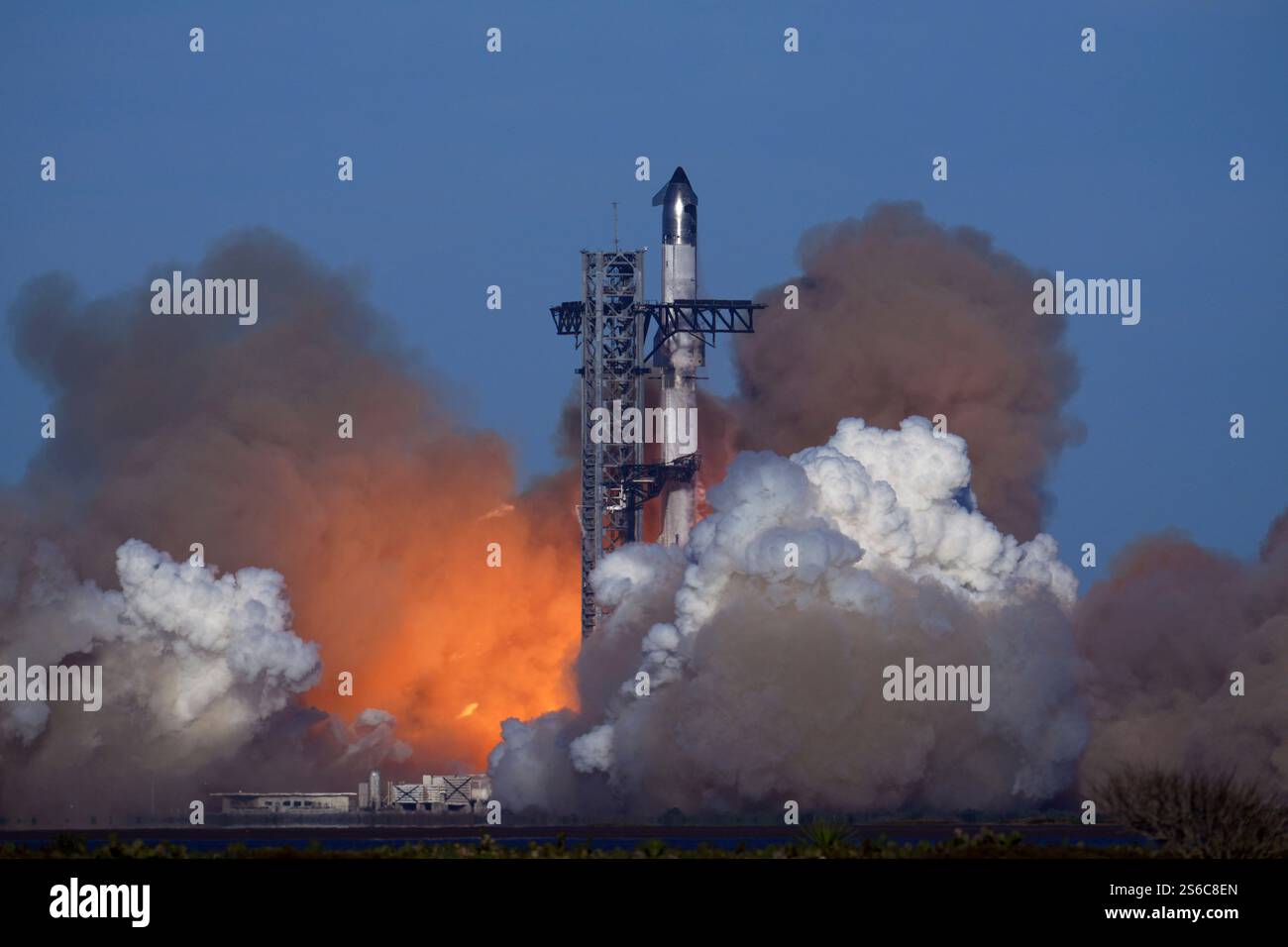 SpaceX's mega rocket Starship launches for a test flight from Starbase ...